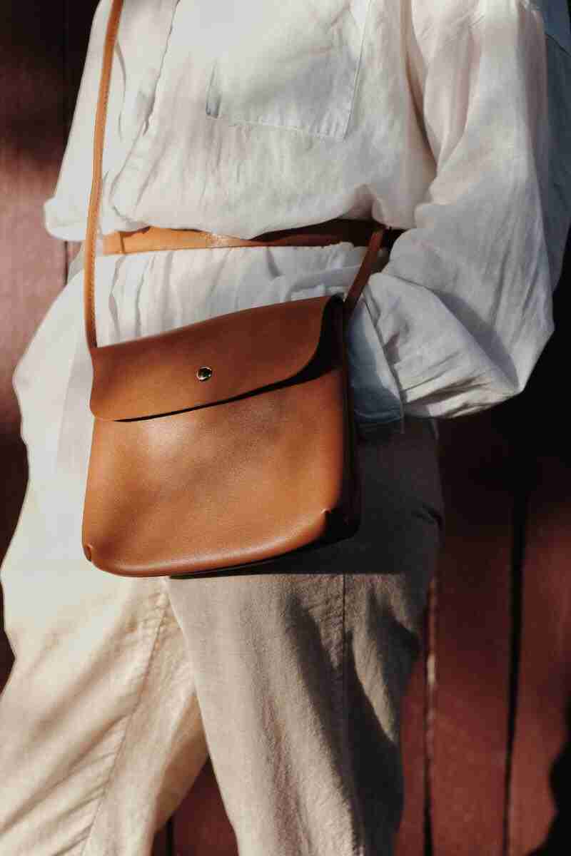 Shoulder bag vs Crossbody Bag - 6 Major Differences