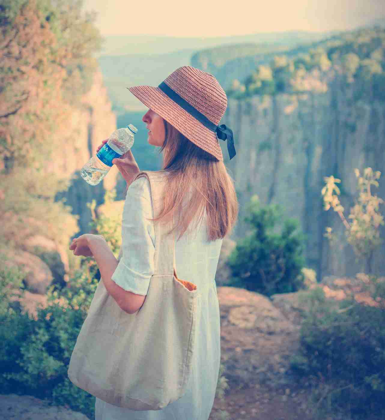 How to carry a Purse with Short Handles - The Right Way!