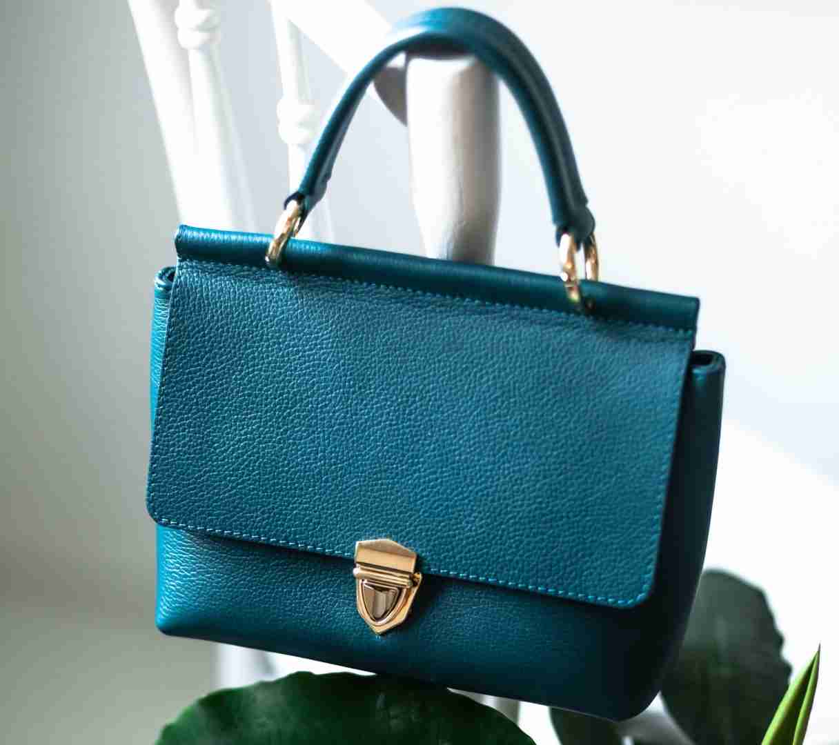 What Size Purse Should I carry? The Standard Purse Size